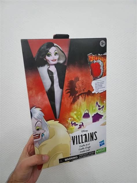 Hasbro Poupee Disney Villains Cruella Dalmatiens Eur Picclick De