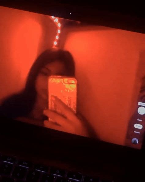 10 Gifs Join Discord Srv Ideas In 2021 Girl Gifs Bad Girl Aesthetic Gif