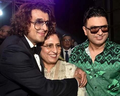 सोनू निगम ने धूमधाम से सेलिब्रेट किया 50वां बर्थडे गिले शिकवे मिटा