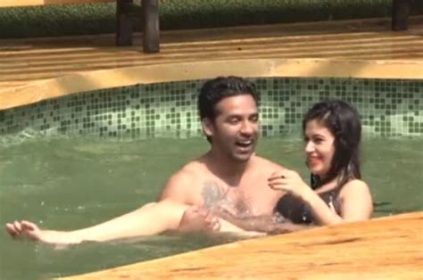 Pic Alert Bigg Boss 11 Lovebirds Puneesh And Bandgi Twinning In Their