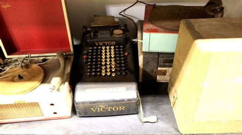Antique Victor Adding Machines Record Players Projector Etc Dixon S Auction At Crumpton