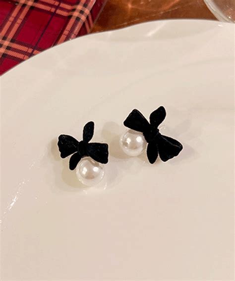 🖤벨벳 포인트and연말룩🖤 벨벳 리본 진주 귀걸이 에이블리