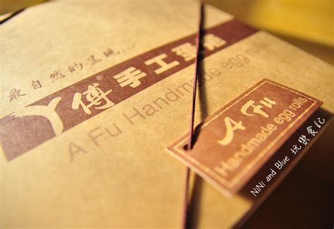 彰化伴手禮ㄚ傅手工蛋捲自然呈現咖啡原豆磨碎的咖啡蛋捲超誘人 Nini and Blue 玩樂食記