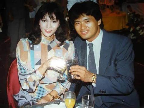 周润发获颁荣誉人文博士，满头白发成焦点，演讲特意感谢母亲 ＊ 阿波罗新闻网