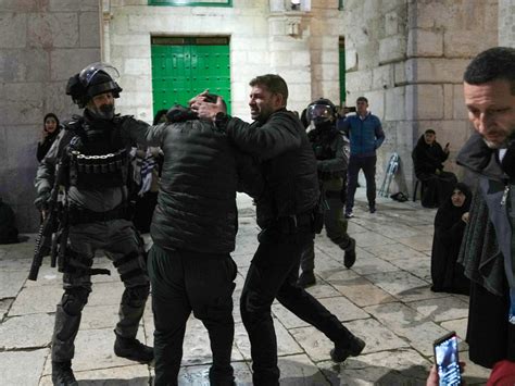 Israeli Forces Attack Worshippers In Al Aqsa Mosque Raid Israel