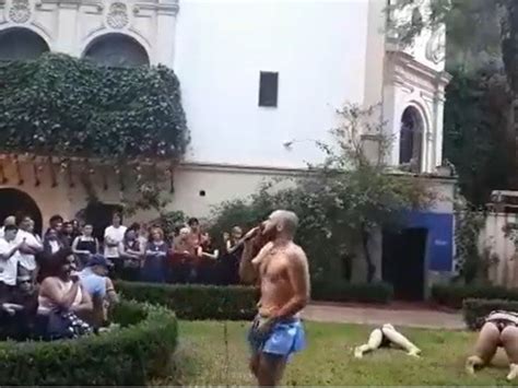 Tras la polémica performance con desnudos revaluarán la selección de proyectos para los museos