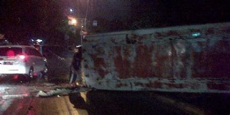 Miniarta Terguling Di Depok 3 Penumpang Tewas