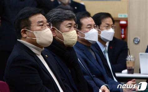 강연회 찾은 광주 국회의원들 네이트 뉴스