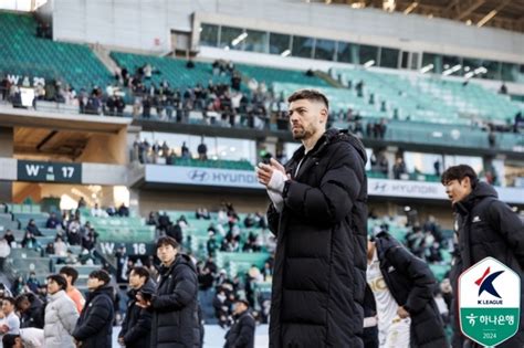 고개 들어 새 역사 쓴 그대여”‘승격 문턱 넘지 못한 이랜드의 아름다운 도전 더 기대되는 내년 Mk전주
