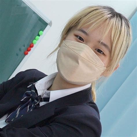 色白おっぱい大きめな推定eカップのナナちゃんのグラビア！【4k60p】 Campus Life