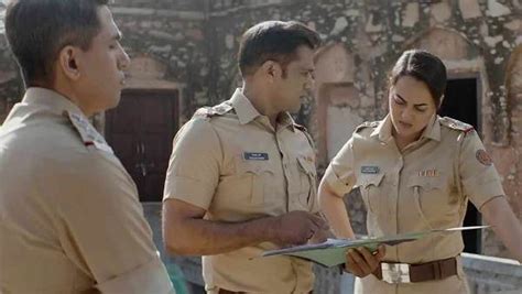 Dahaad Review इस दमदार क्राइम थ्रिलर में चमकते हैं सोनाक्षी सिन्हा और