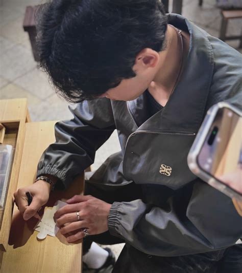 이재현 항상 벨트를 코디할 때 고민 했었는데 롸잇히어 덕분에 당분간 벨트 고민은 끝 이번에 소가죽으로 리뉴얼 했으니
