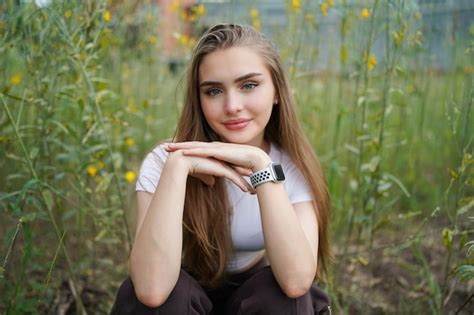 Premium Photo Portrait Of Blonde Girl With Fluttering Hair