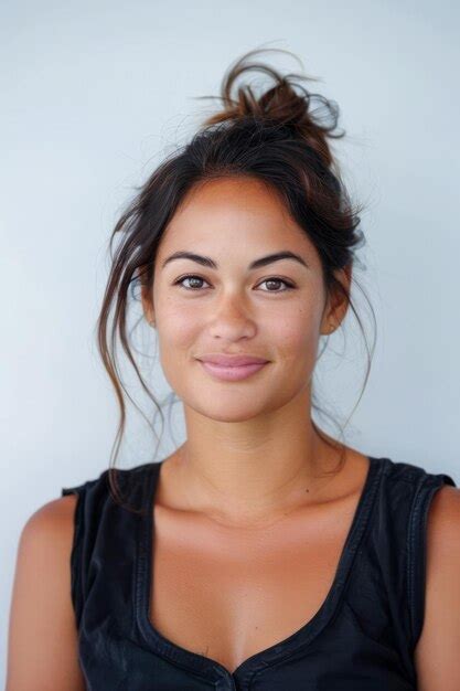 Premium Photo Diverse Polynesian Businesswoman Portrait With A Clean