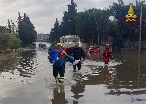 Nubifragio E Allagamenti A Palermo Automobilisti Intrappolati