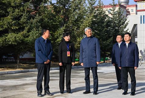 尹弘在合作市调研 手机新浪网