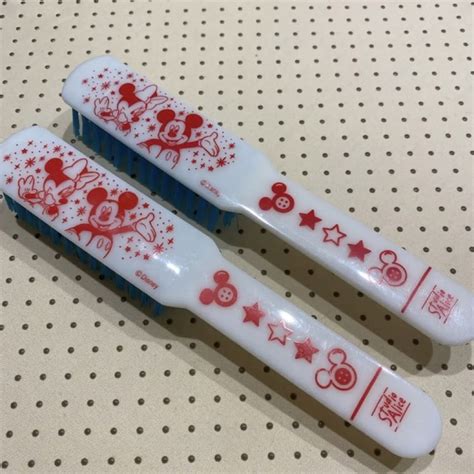 Disney 【早い者勝ち】スタジオアリス ヘアブラシ 2本 ミッキー ミニー ディズニーの通販 By Sakis Shop｜ディズニー