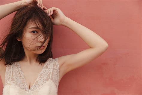 画像38 42 乃木坂46秋元真夏、癒やされ笑顔にキュン 特典ポストカード公開＜2nd写真集「しあわせにしたい」＞ モデルプレス