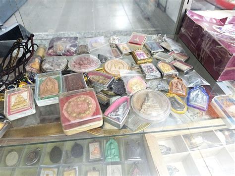 Thai Amulet Hobbies And Toys Memorabilia And Collectibles Religious