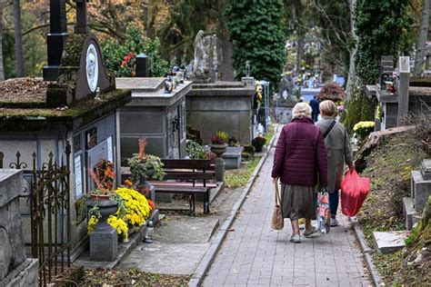 Idą duże zmiany na cmentarzach Padł termin Money pl