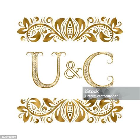 당신과 C 빈티지 이니셜 기호 문자는 장식 요소로 둘러싸여 있습니다 결혼식 또는 비즈니스 파트너 로얄 스타일의 모노그램 결혼식에