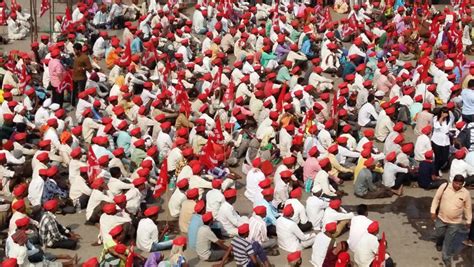 Farmers Protest Demonstrators Throng Azad Maidan In Mumbai News18