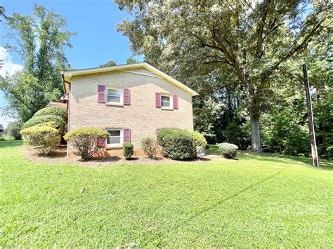 1204 Long Drive Barlow Triplett Realty