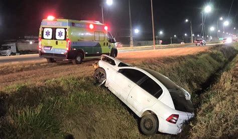 Carro Cai Na Vala De Escoamento Na Br 163 Em Sinop Após Condutor Ser