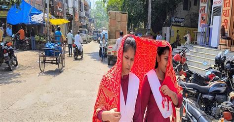 हम तो जानवरों से भी बदतरभीषण गर्मी के बीच ड्यूटी पर छलक आया शिक्षकों