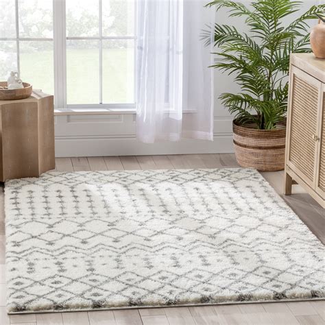 Well Woven Cambrana Ivory Super Thick And Soft Tribal Diamond Stripes