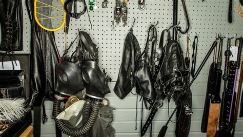 15 Photos See Dominatrix Ms Robins Dungeon