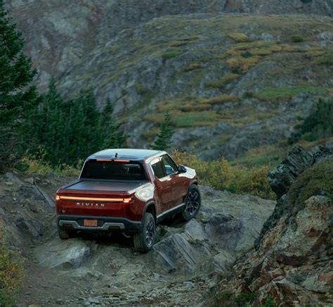 The Rivian R1t Has 1 Huge Advantage Over Other Ev Trucks Youre