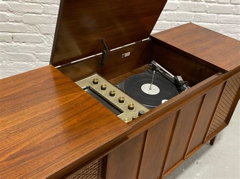 Mid Century Modern Fully Functioning Stereo Console Credenza Fischer