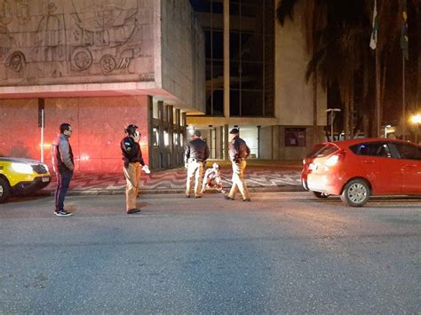 Estudante é esfaqueado ao reagir a assalto no centro de Curitiba