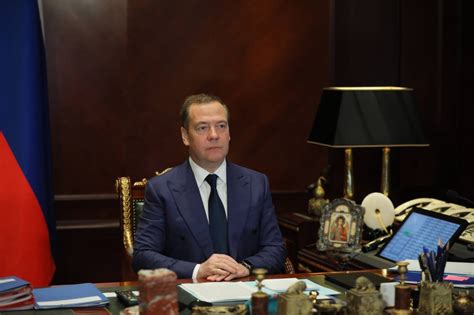 Медведев назвал нереальными новые договоры по разоружению и указал на