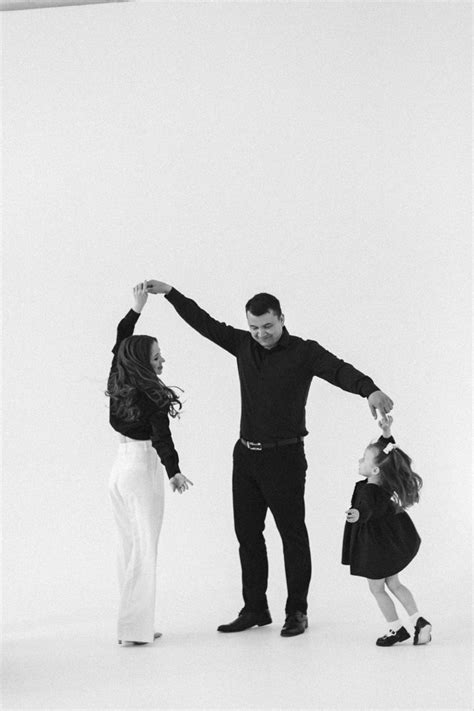 Семейная фотосессия в студии в 2024 г Семейные фотосессии Фотосессия