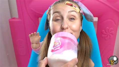 ماجراهای سنیا سنیا از کودک نیکی مراقبت می کند فیلو