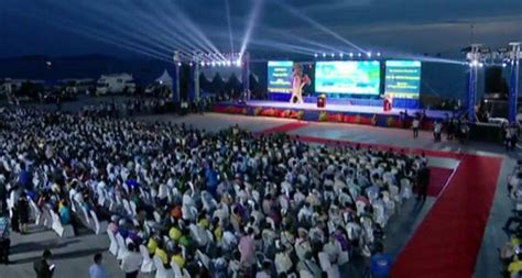 សម្តេចតេជោ ហ៊ុន សែន អញ្ជើញដល់ទីតាំងប្រារព្ធពិធីបើកបុណ្យសមុទ្រ លើកទី៩