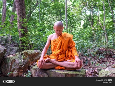 Buddhist Monk In 2020 Buddhist Monk Monk Meditation A