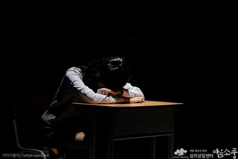 가면성 우울증 자녀의 알 수 없는 반항과 짜증