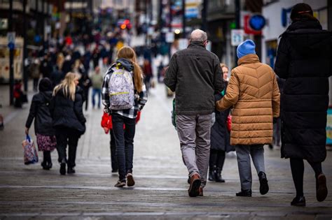 Warning Issued As Christmas Shoppers Told To Be On High Alert