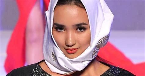 이슬람권 유혹하는 한지 드레스