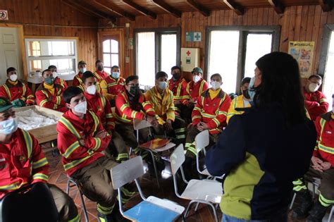 Personal De Conaf Se Prepara Para Combatir Incendios Forestales En La