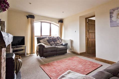 ROBIN COTTAGE Pet Friendly Character Holiday Cottage In Winkhill