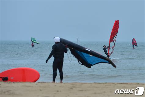 윙포일 윈드서핑 타기 좋은 날 네이트 뉴스