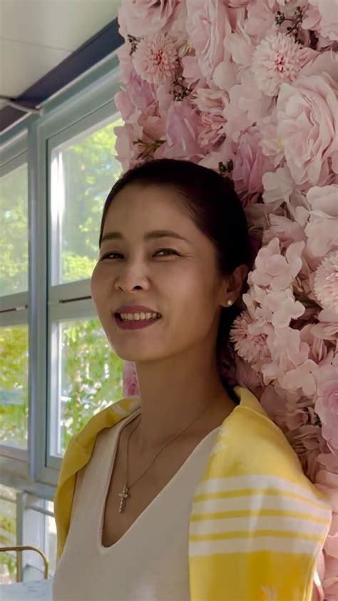 이현미 친구와 서로 만남을 기약하지만 생각보다 서로의 스케줄때문에 자주 볼 수 없어 늘 보고싶어하다 오랜만에 만나서 일상을 나누고 예쁜곳에서 예쁘고 맛있는 음식 먹으며