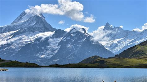Коя е единствената държава в света която е изцяло над 1000 м надморска височина