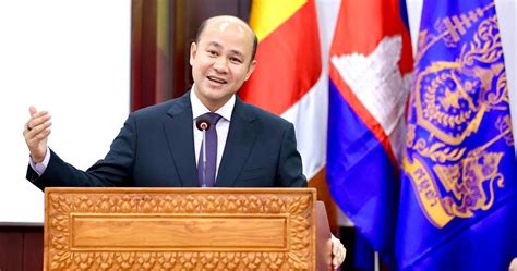 ឯកឧត្តមឧបនាយករដ្ឋមន្ត្រី ហ៊ុន ម៉ានី ផ្តល់គោលការណ៍ណែនាំដល់រដ្ឋបាលខេត្តកំពង់ស្ពឺ