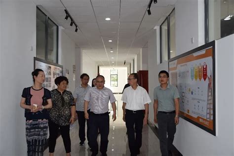 贵州省大数据发展管理局人事人才处张涛调研员一行到我院调研 大数据学院