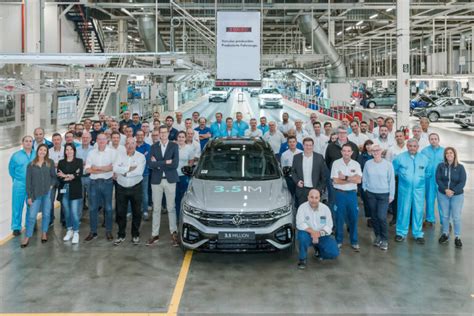 Autoeuropa retoma hoje produção depois de três semanas parada